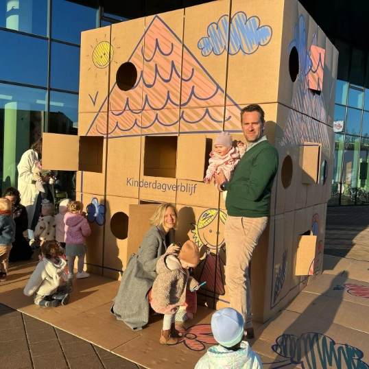 Helan Kinderopvang opent kartonnen crèche in Gent